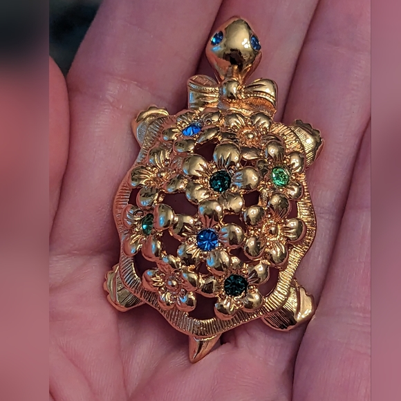 Avon | Jewelry | Vintage Avon Turtlerhinestone Brooch | Poshmark